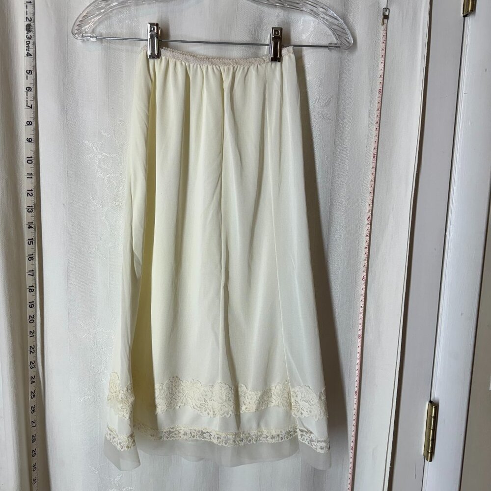 Vintage Half Slip With Lace Detail - Gem
